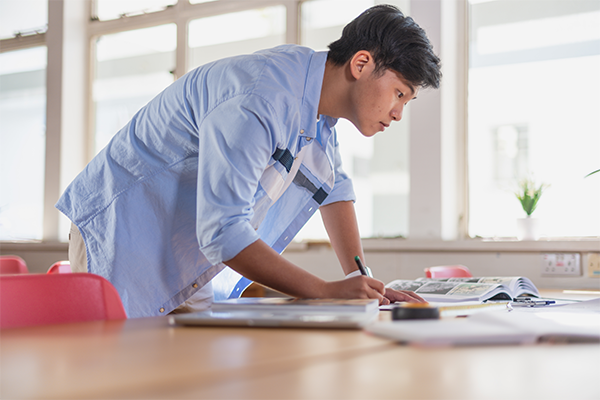 【友邦獎學金】三個克服逆境的青年 追尋理想不再是夢 - etnet 經濟通|香港新聞財經資訊和生活平台